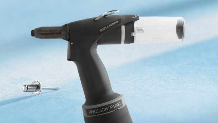 Para que serve uma máquina de rebitar?