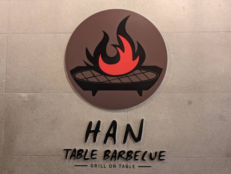 Han Table - Barbecue coreano com carnes marinadas, vegetais frescos e ...