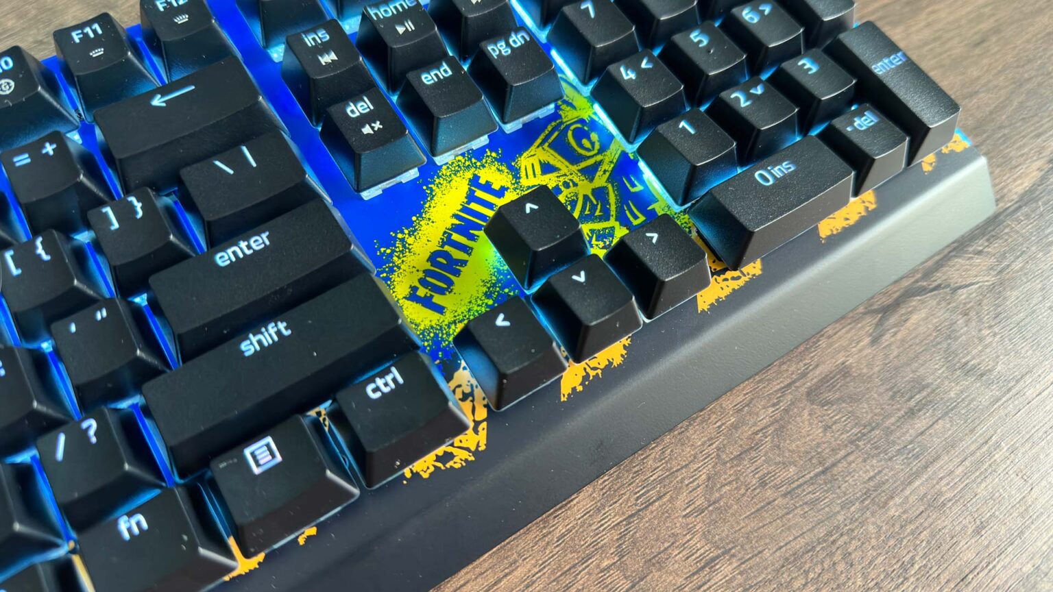 Razer Blackwidow V4 X - Fortnite Edition - Análise