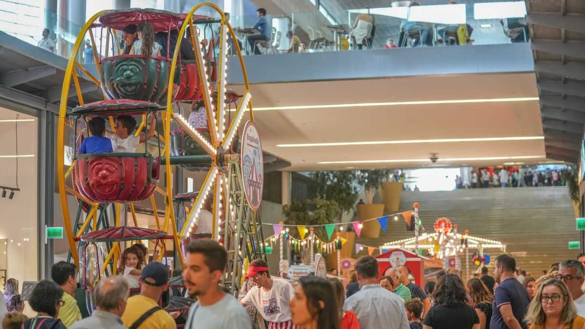 Há Uma Mini Feira Popular Para Visitar Em Braga Com Carrosséis Jogos E