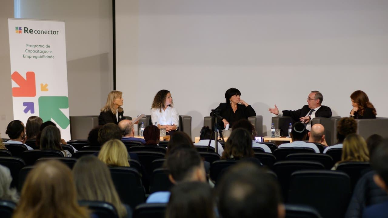 Reconectar. Novo programa quer combater a falta de profissionais na ...